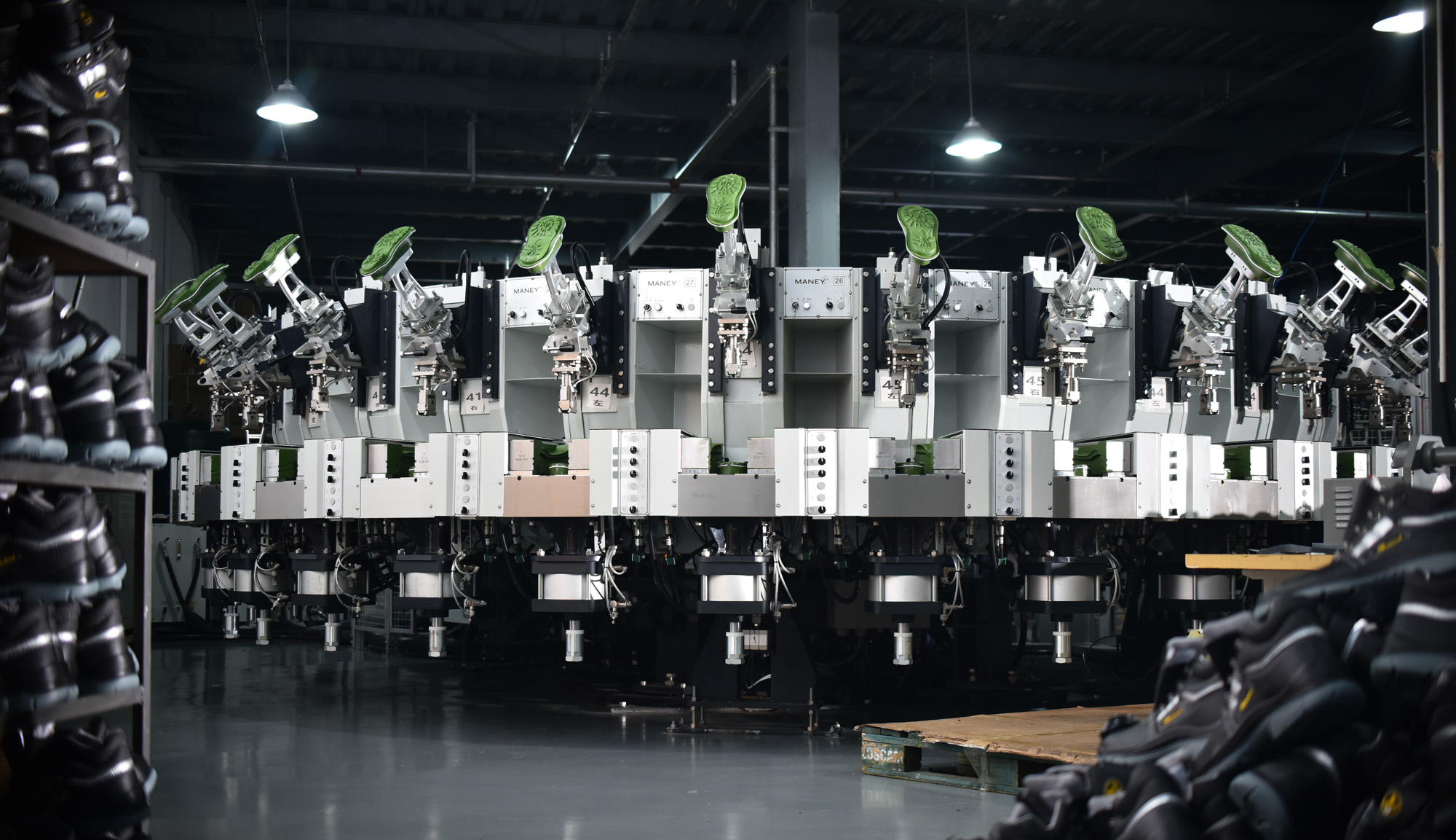 Máquina de inyección de Desma para zapatos de seguridad y botas de ...